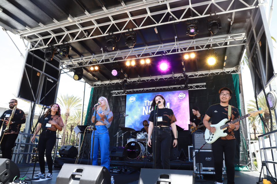 NS22_05_120928_2215.JPG | NAMM.org