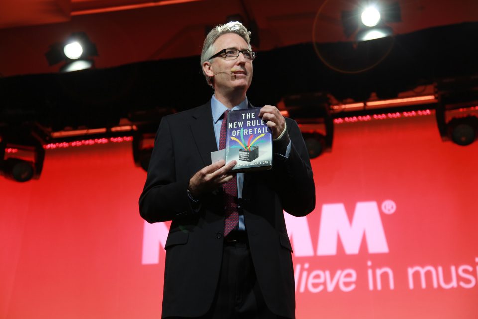 Joe Introduces Robin Lewis | NAMM.org